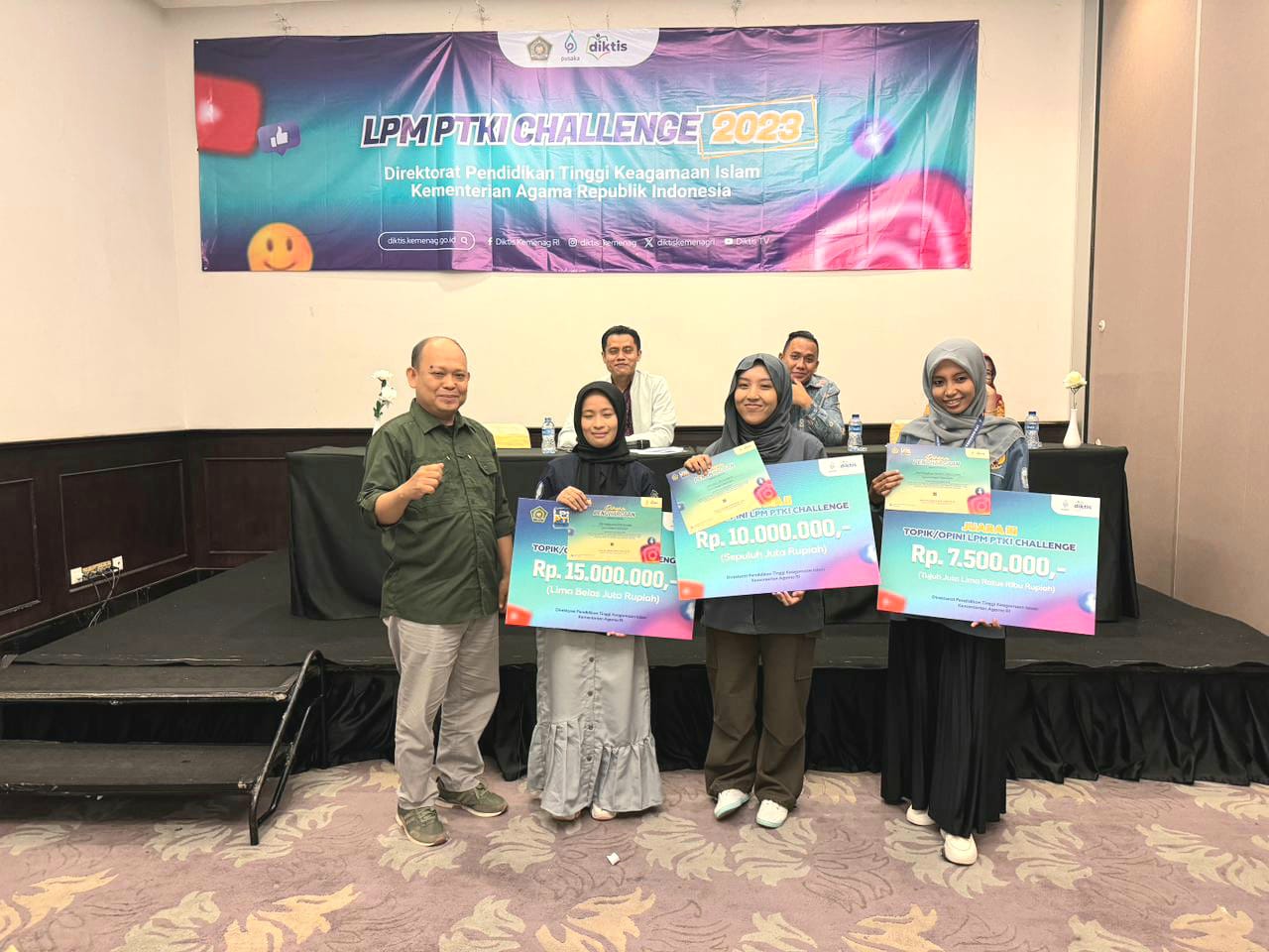 Sabet Juara 1 di Kompetisi Esay Kolom Opini: Mahasiswa IAIN Manado Raih Prestasi Gemilang - IAIN ...